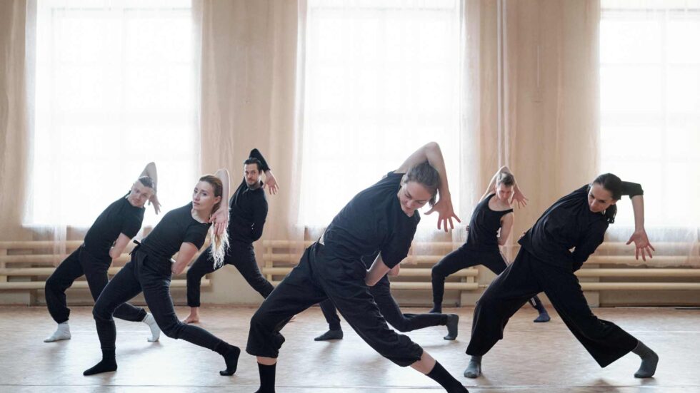 Évolution de la danse contemporaine : Mouvements et artistes | arvivan.org