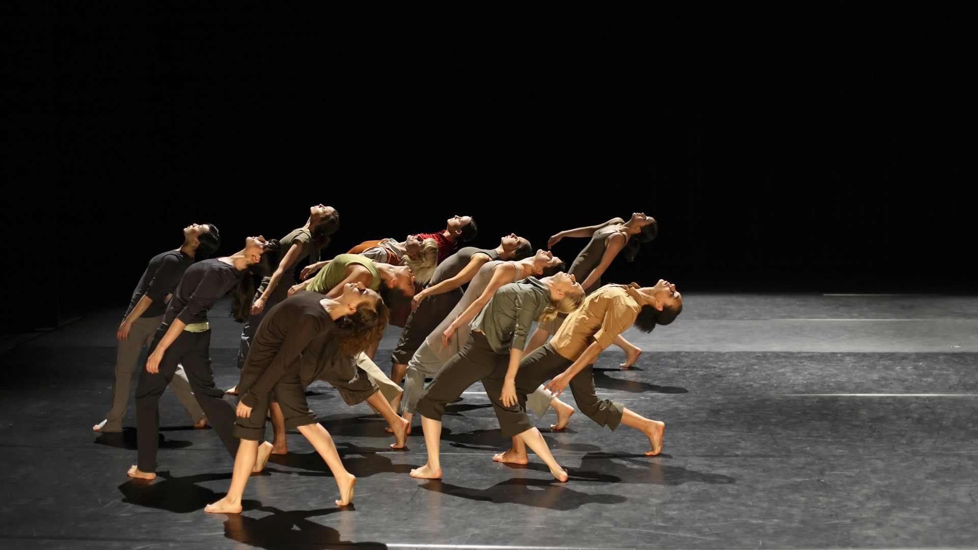 Évolution de la danse contemporaine : Mouvements et artistes | arvivan.org